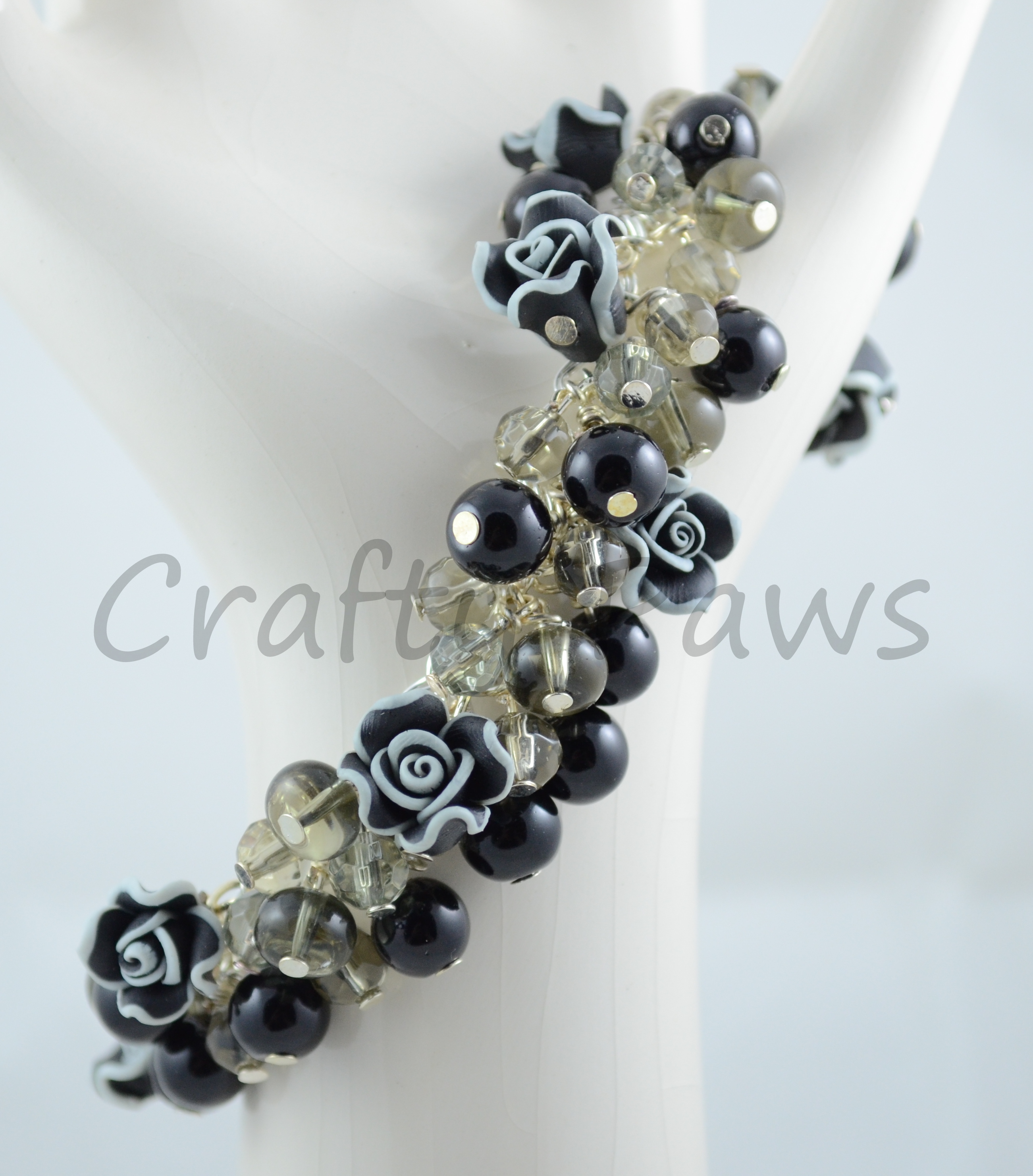 Black Rose Cluster Bracelet on Luulla